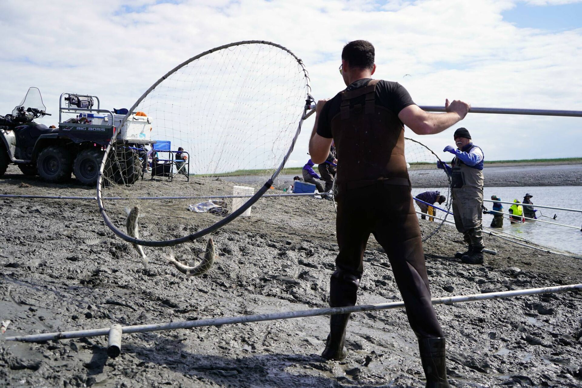 Kasilof River dipnetting opens with crowded beaches, ‘decent’ fishing ...